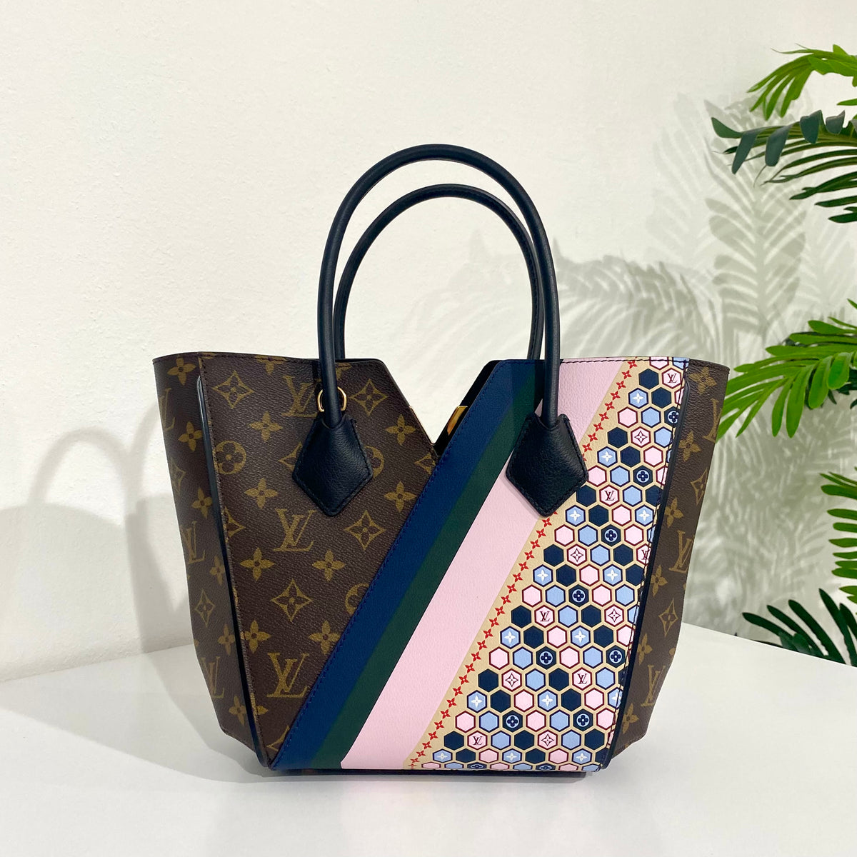 Louis Vuitton Kimono Tote Bag – Dina C's Fab and Funky Consignment Boutique